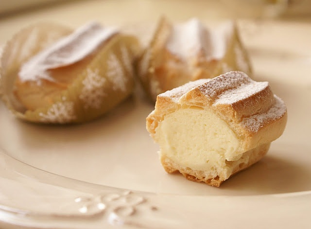 Reteta Ecleruri cu cremă de vanilie - Culinar.md - Rețete Culinare ...